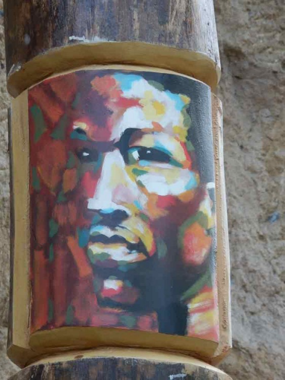 32 totems de l’entrée sud de Saint-Pierre